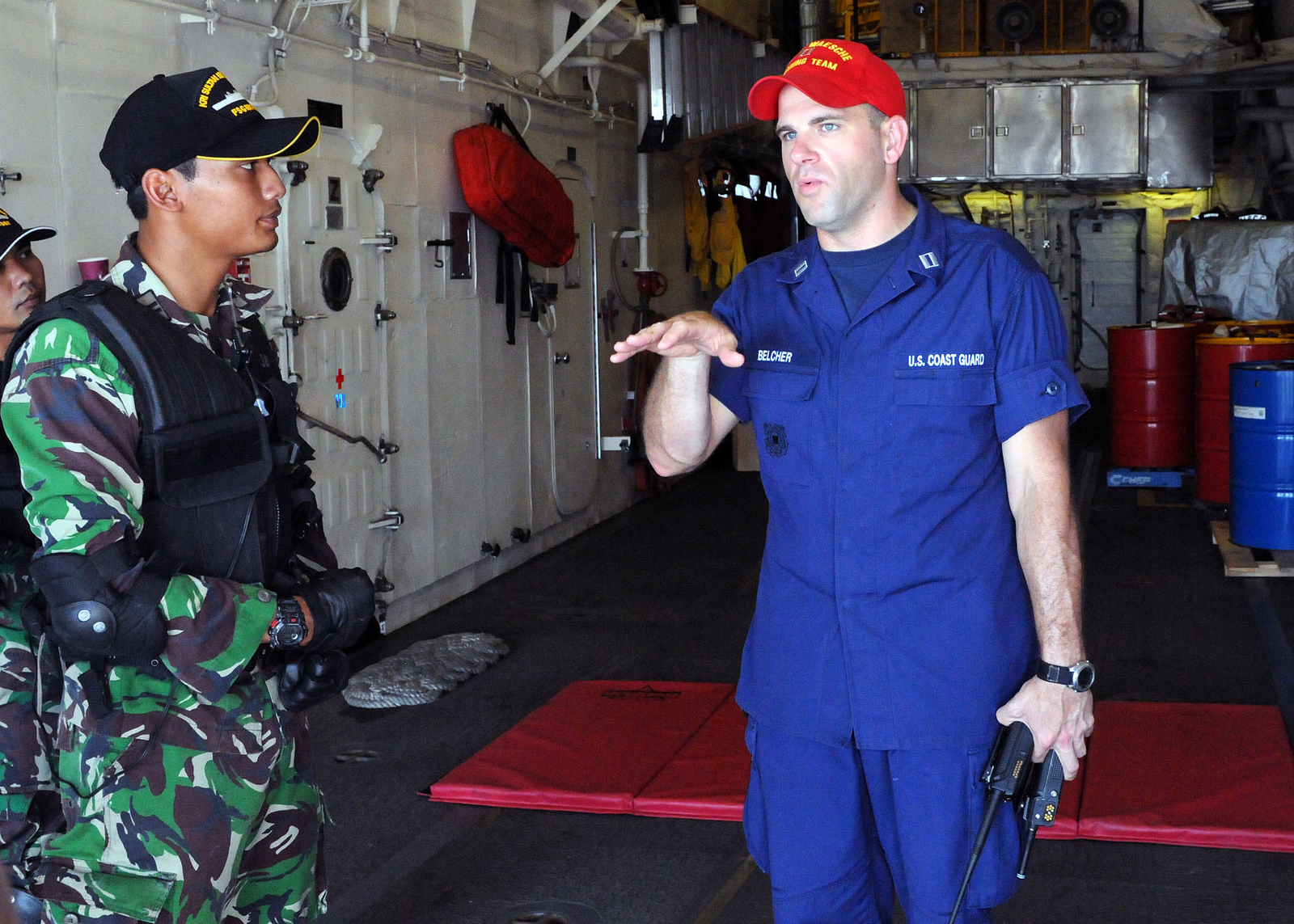 Awak Kapal Perang TNI AL dan U.S. Navy Gelar Latihan VBSS | Pertahanan ...