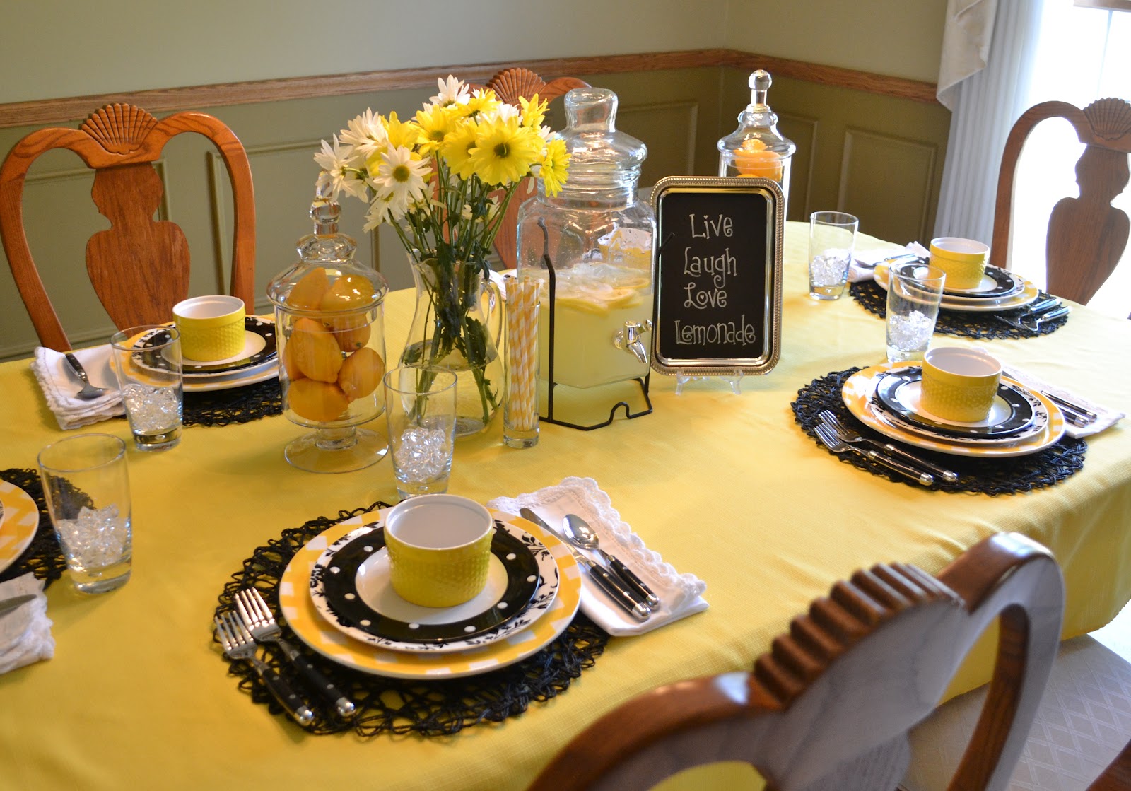 Perfect time for Lemonade! - Corner of Plaid and Paisley