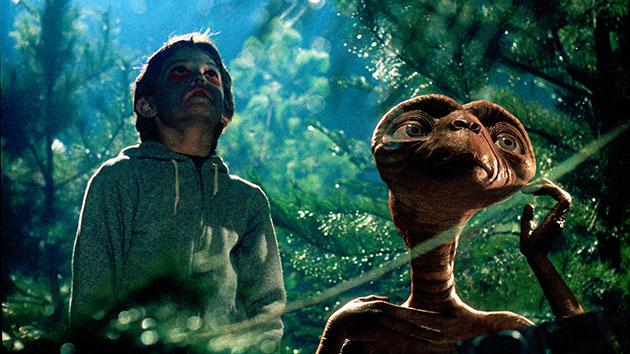 Meridianos: E.T. treinta años después vuelve a telefonear a casa Meridianos: E.T. treinta años después vuelve a telefonear a casa