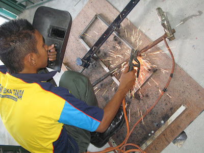 Seni Reka Tanda SMKSI: Papan Tanda Berlampu