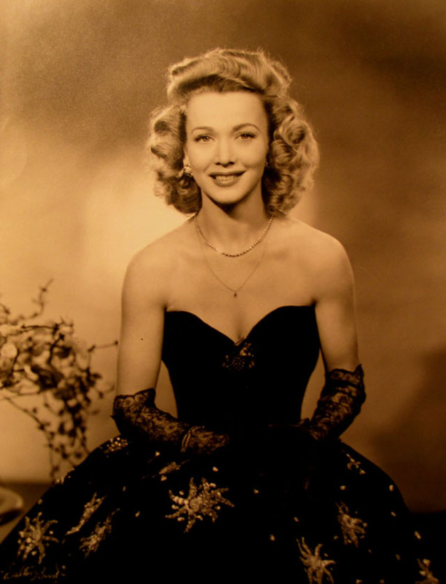 Lovely Photos of Carole Landis, the Tragic Beauty in the 1940s ...