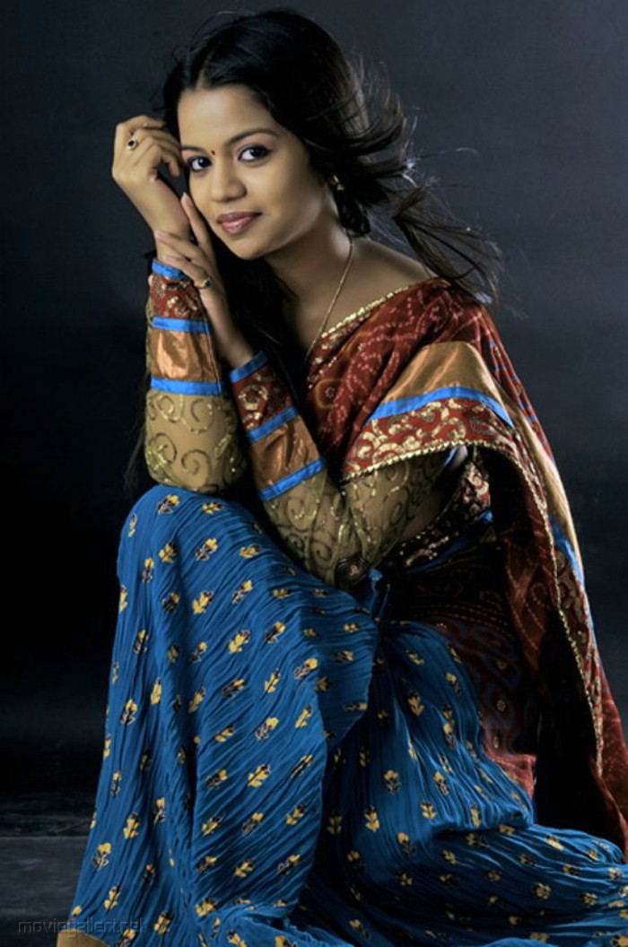 Telugu Actress Bhavya Cute Photoshoot Stills ~ Cinindya