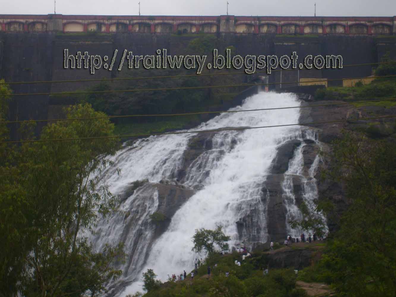 India Travel Guide and Photo Blog: Bhandardara near Pune