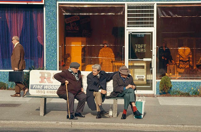18 Wonderful Color Photographs That Capture Street Scenes of Vancouver ...