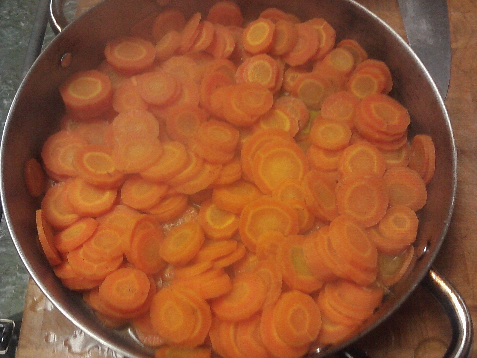 A Trunk Full of Recipes: Butter Steamed Carrots