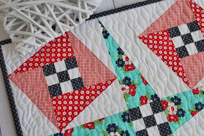 Cosmos Mini Quilt + Your Free March 2018 Calendar - Threadbare Creations