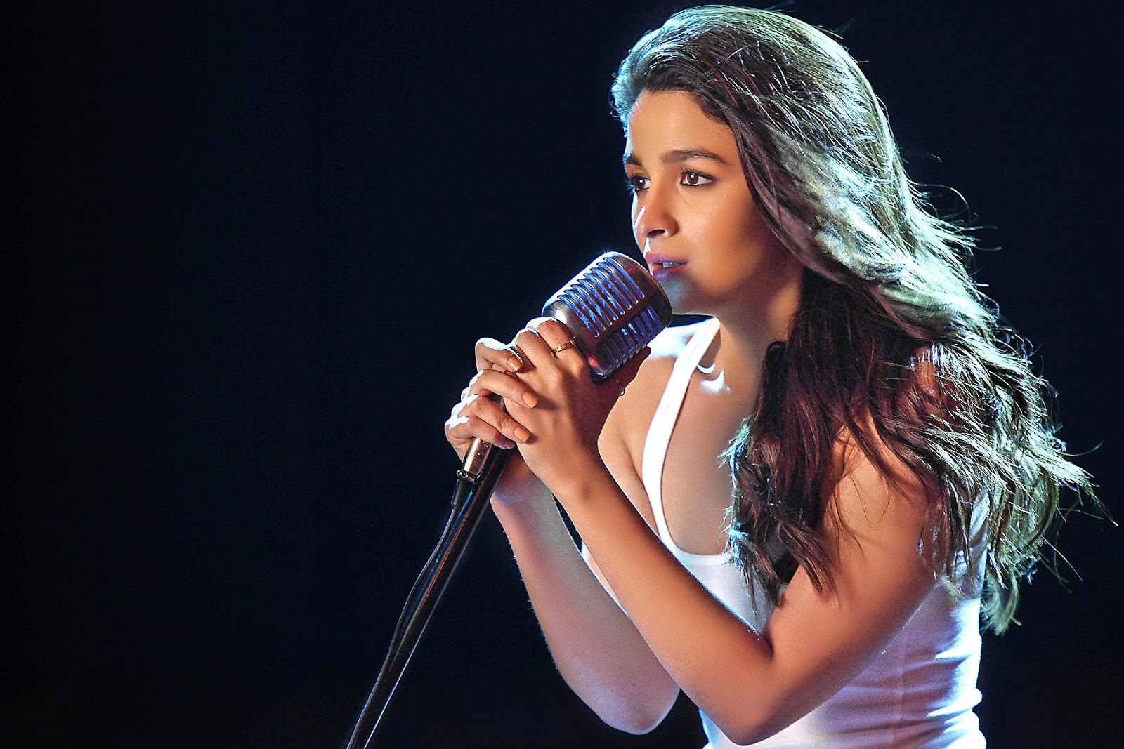 Alia Bhatt Biography - Age, Height, Weight, Birthday, Movies