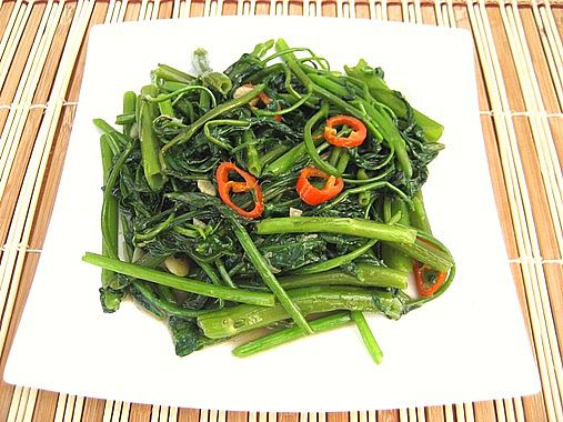 Rau Muong Xao Toi (Stir-fried Water Spinach and Garlic)