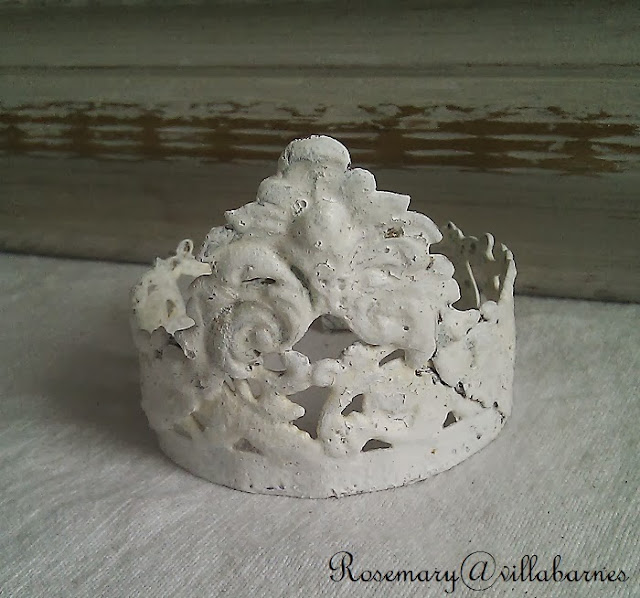 villabarnes: Crowns, Clay, Wood, Inside Time