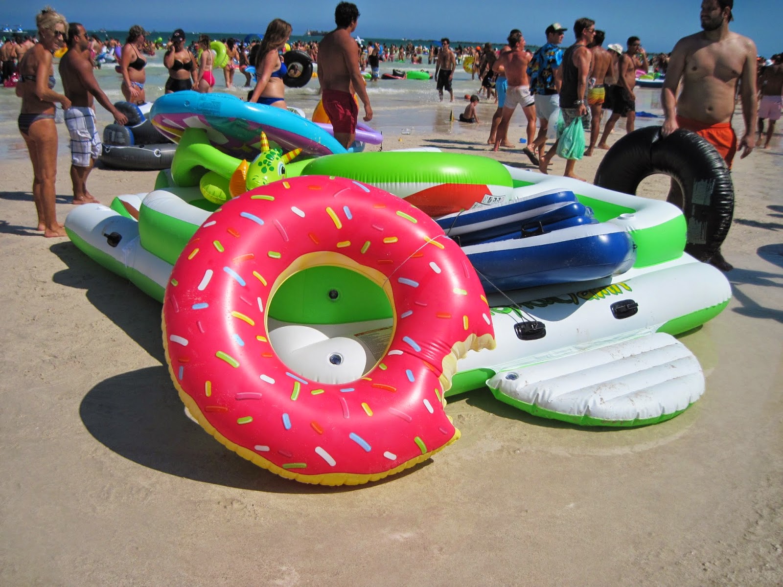 pensando la bronca: Floatopia 2015 o llevar algo que flote