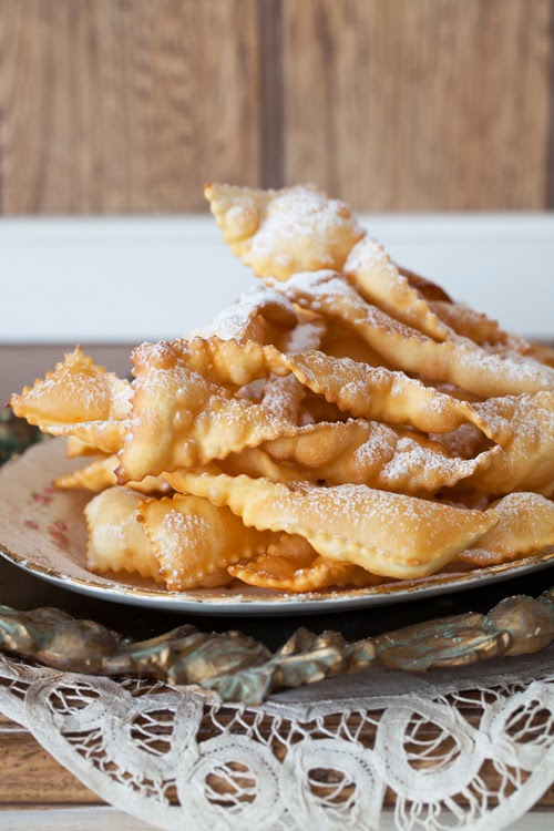 Russian Monday: "Khvorost" - Sugar-Dusted Fried Pastries at Cooking ...
