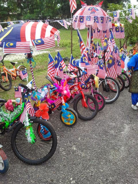 gambar hiasan basikal merdeka - Mariah Sutter