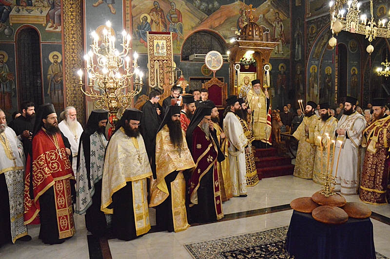 ΙΣΤΟΓΡΑΦΟΣ: ΠΛΕΙΑΣ ΑΡΧΙΕΡΕΩΝ ΚΑΙ ΠΛΗΘΟΣ ΠΙΣΤΩΝ ΣΤΑ ΟΝΟΜΑΣΤΗΡΙΑ ΤΟΥ ...