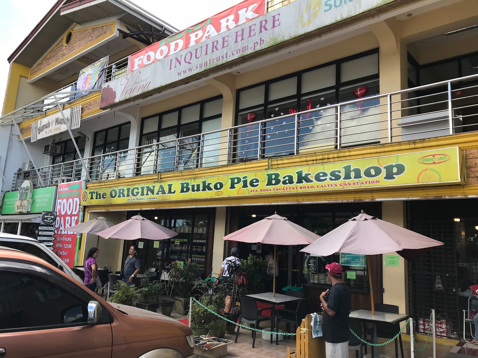 Observe the world: Tagaytay City, Escala hotel infinity pool, People ...