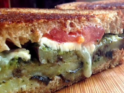 Cocina Basica y Fresca: SANDWICH DE QUESO Y BERENJENA CBF@