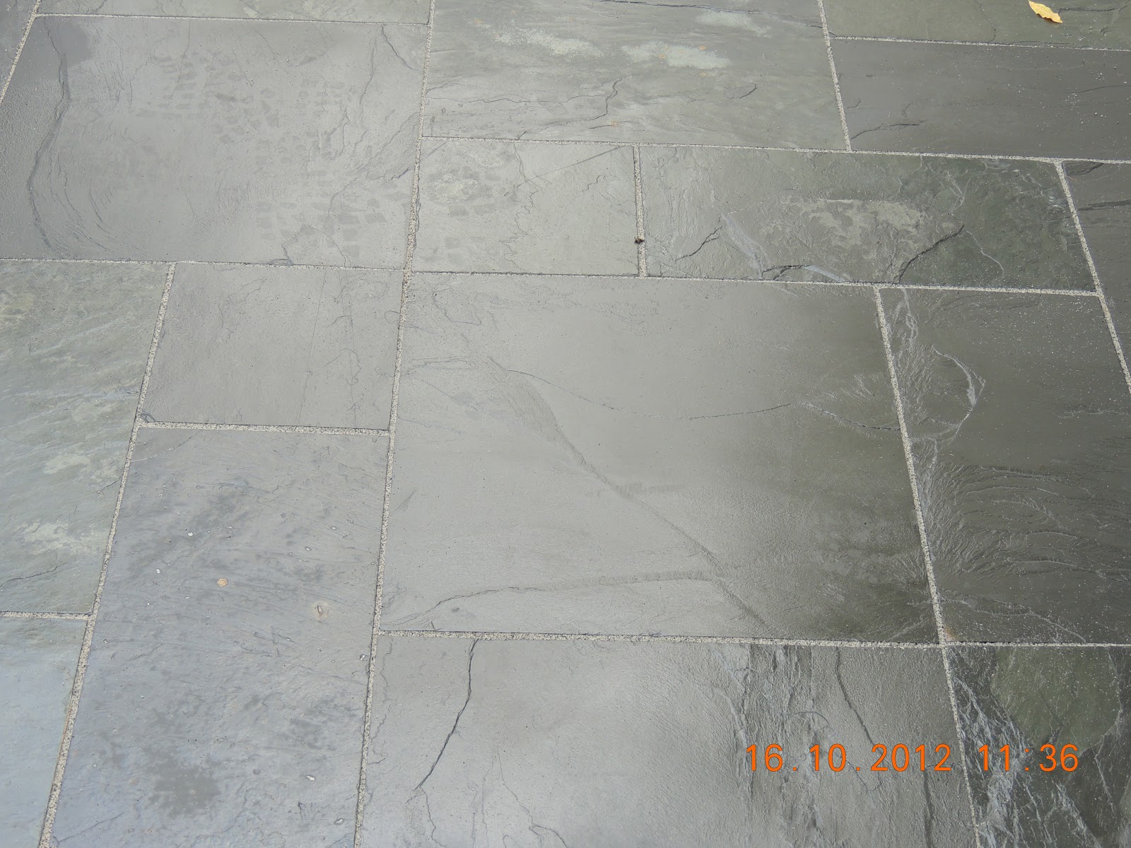 CWM LLYNFI BRICKLAYING : Natural Slate slabs can be used indoor and outside