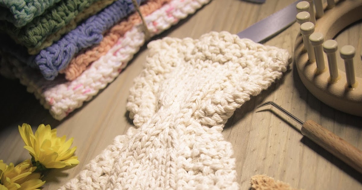 LOOM KNIT EYE MASK PATTERN (FREE) | Loom Knitting by This Moment is Good!