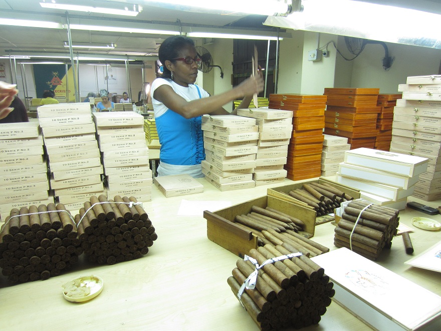 Cuban Cigars, Culture & Lifestyle: H.Upmann cigar factory (Havana)