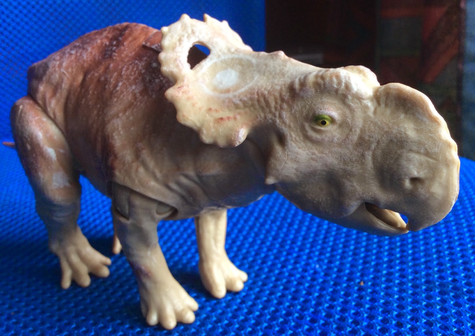 Friendly Barghest Toy Reviews: Walking with Dinosaurs Patchi Vs Gorgon ...
