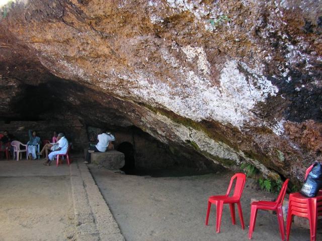 Hill Temples: Nellitheertha Somanatheshwara Cave Temple