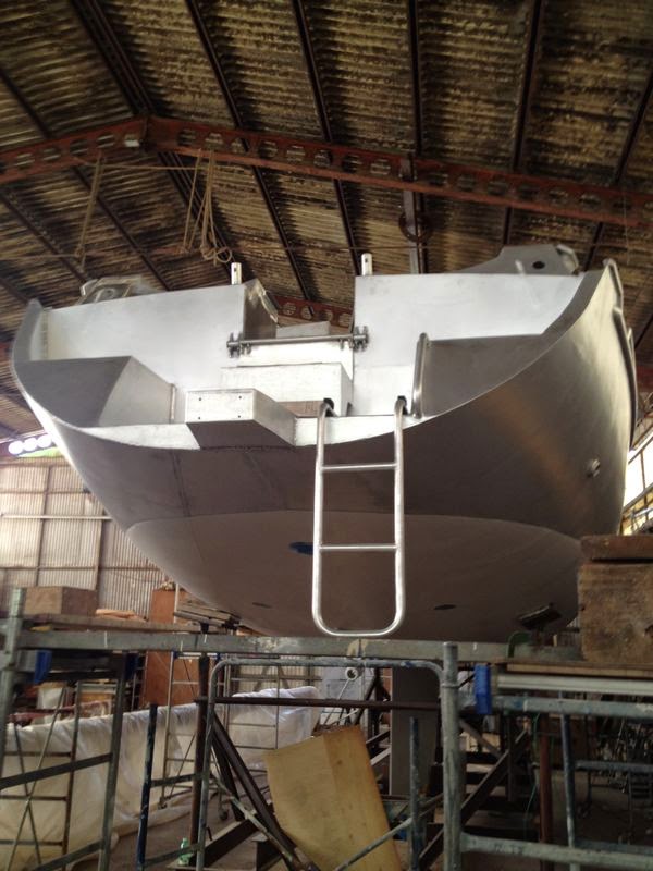 OndaNera: Hull, Topsides and Deck