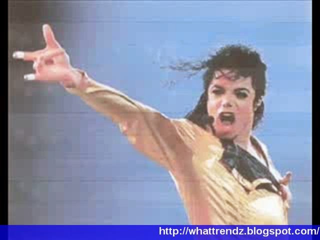 The Pope Does The "DEVIL SIGN" or SIGN OF THE HORNS and other WORLD ...