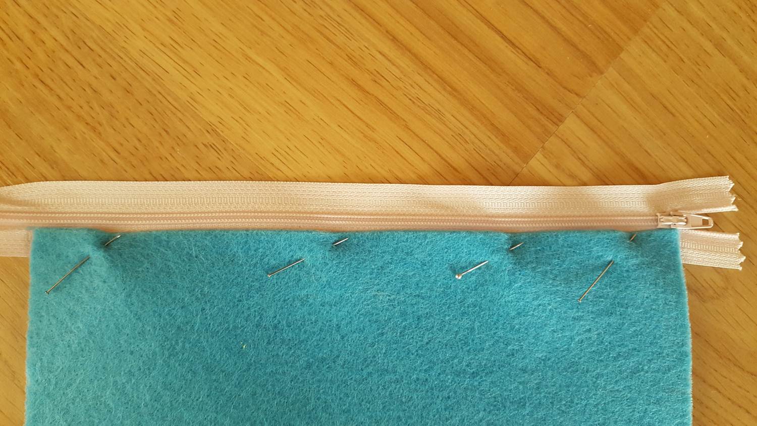 10-minutes DIY felt zipper pouch |Keeping it Real