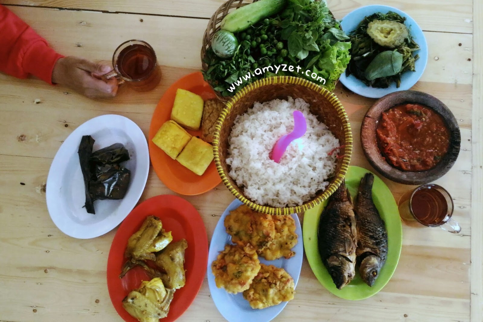 Self Reminder: Makan Malam Di RM IHC Van Deventer Dengan Sajian Khas Sunda Yuk!