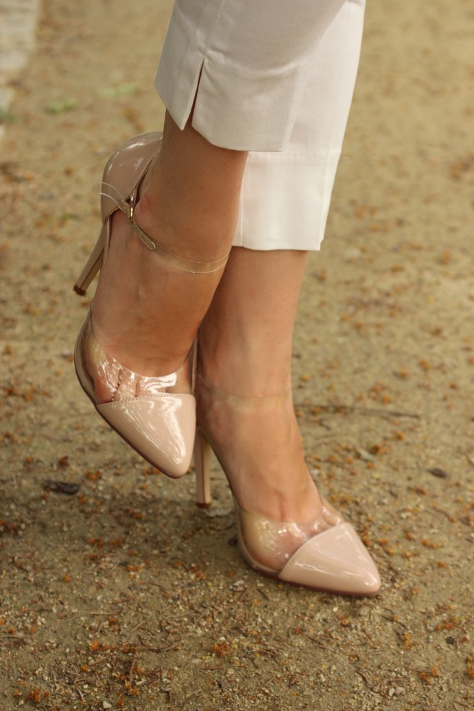 invisiblefashion: Flowers & transparent shoes