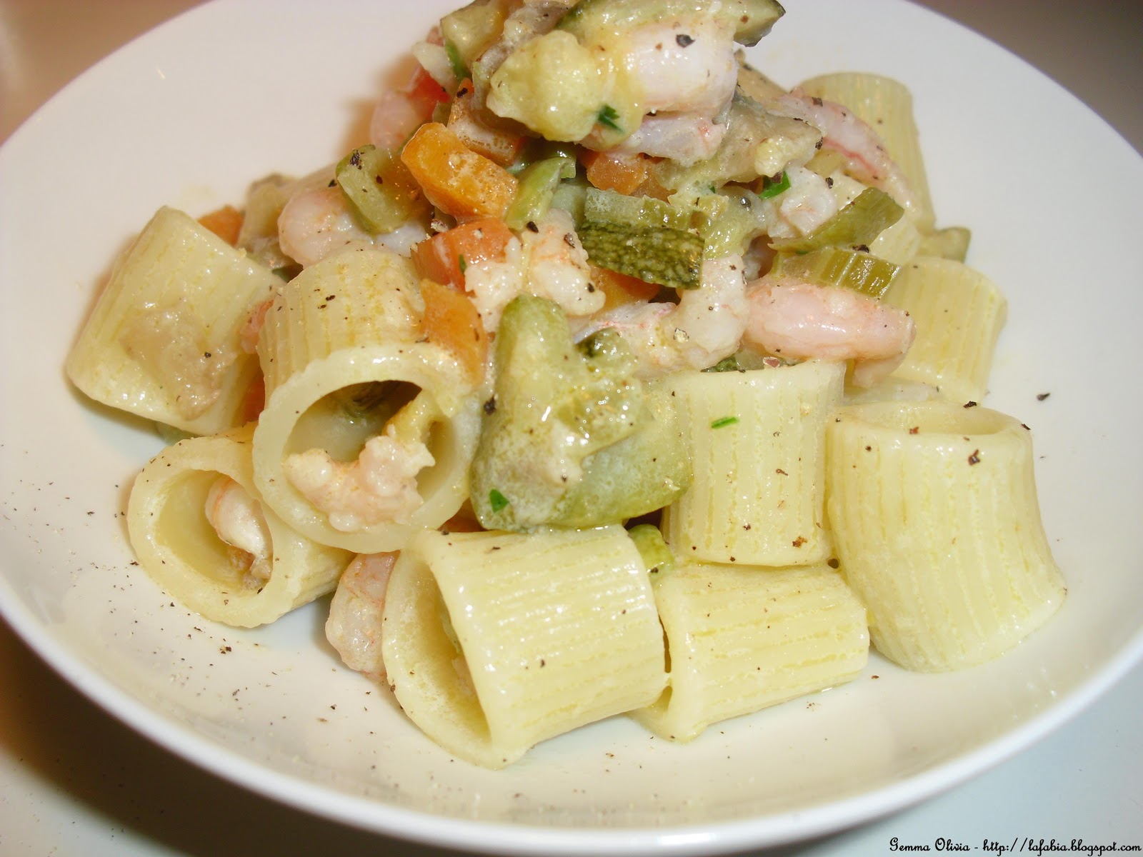 Gemma Olivia...: MEZZI RIGATONI AL RAGU' DI VERDURE E GAMBERI