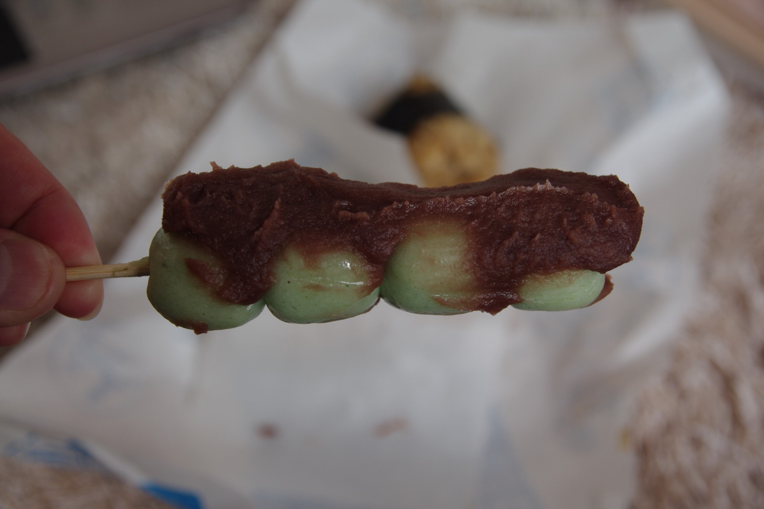 Tokyo Belly: EKODA: Tiny Ise-Ya for some mochi sticks and rice balls!