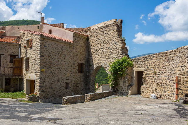 Découvrir la France en photos: 119 - MOSSET. (Pyrénées-Orientales -66)