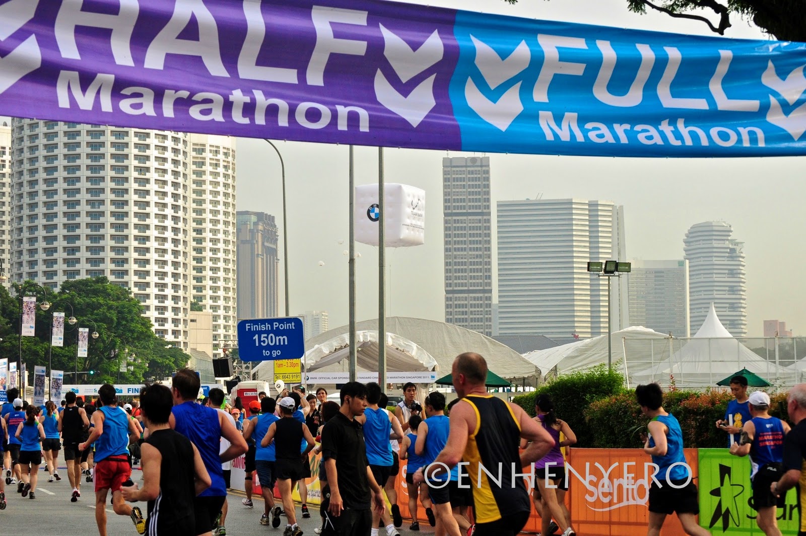 braggies: The Standard Chartered Marathon Singapore 2011