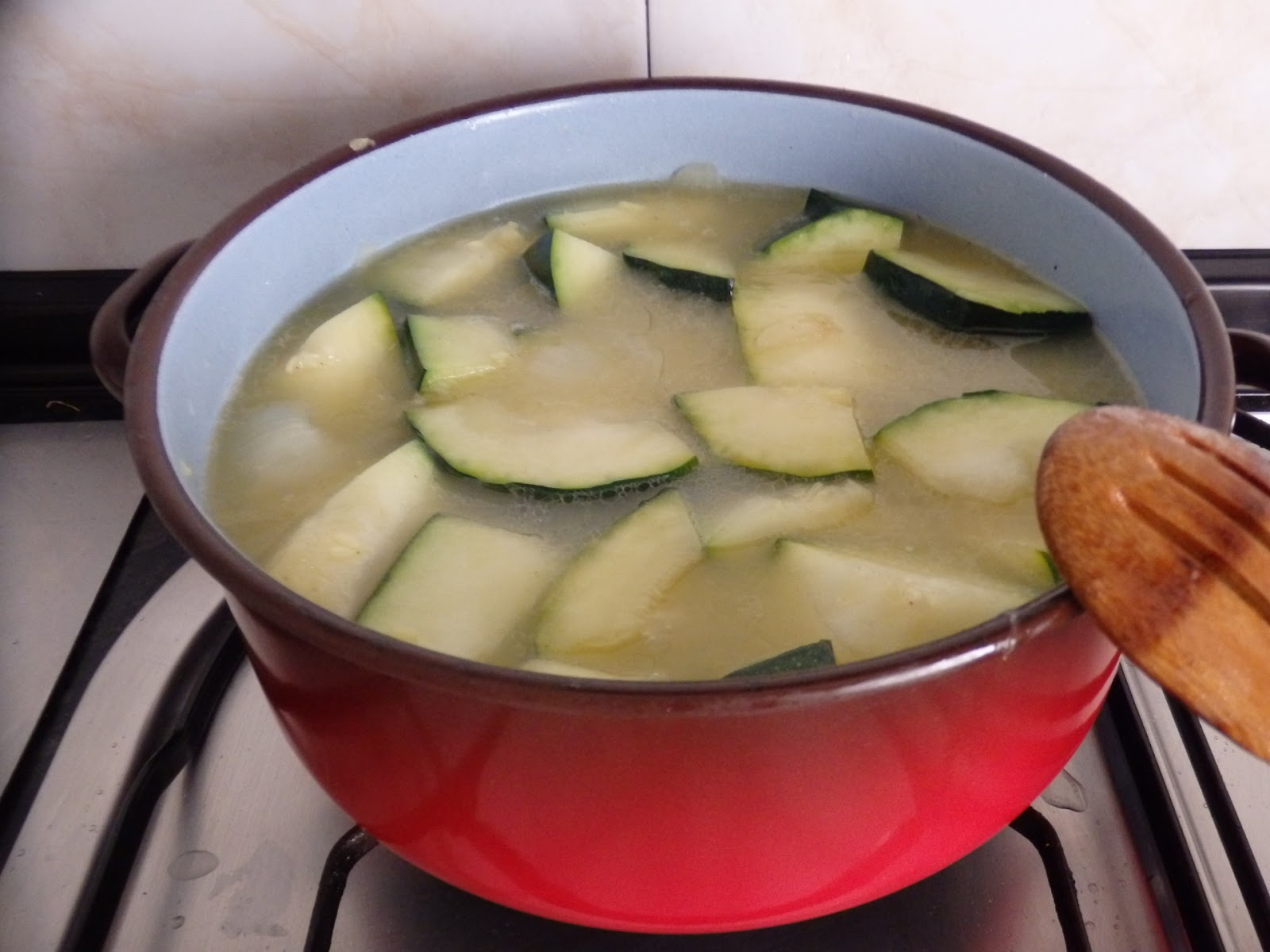 OSUKAA IS COOKING: SOPA FRÍA DE CALABACÍN Y YOGURT CON CALDO DE POLLO ...