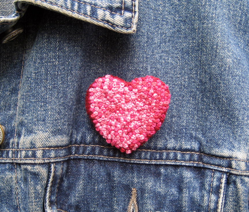 peaceofpi studio: Embroidery Heart Brooch