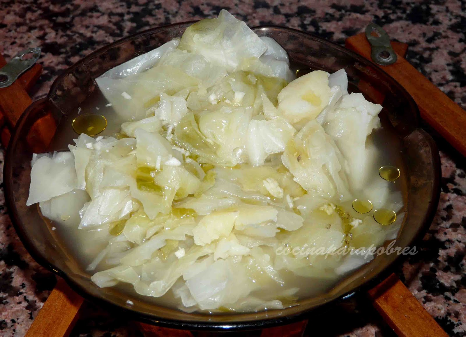 Col hervida con patatas