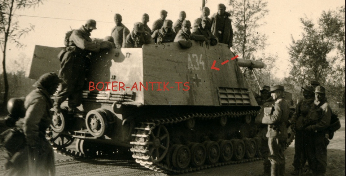 Snapshots from the Ostfront: Tiger, Hummel Pz III, Schlepper