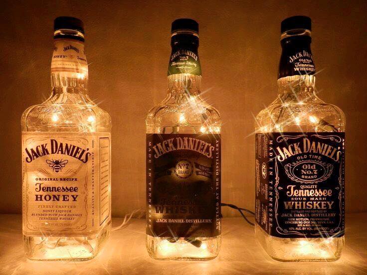 Lámparas con botellas de vidrio recicladas