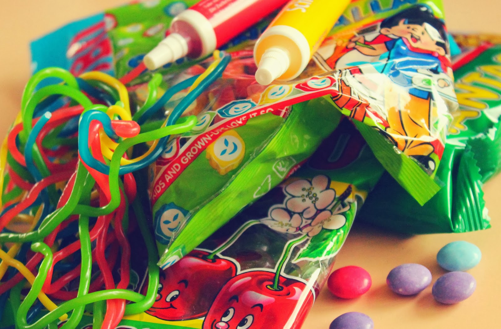 Holly Loves Paul: Candy Land, Chocolate Sand, let me hold your Sugar Hand