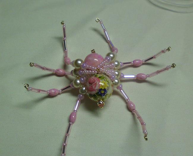 Shawkl Designs: Beaded Spider Tutorial