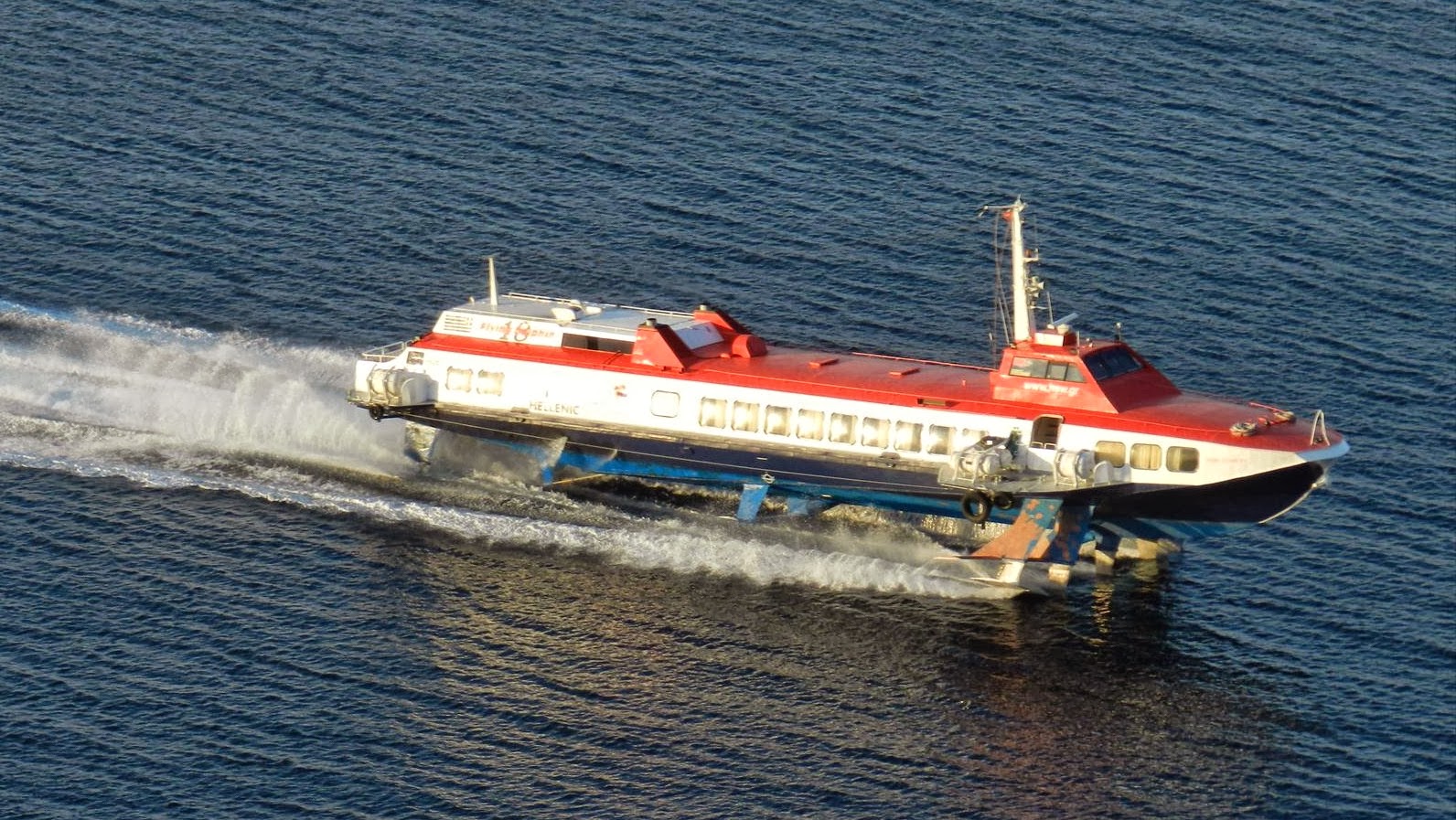 Dailypress24: ΜΗΧΑΝΙΚΗ ΒΛΑΒΗ ΤΟΥ FLYING DOLPHIN 18 ΣΤΗΝ ΑΙΓΙΝΑ
