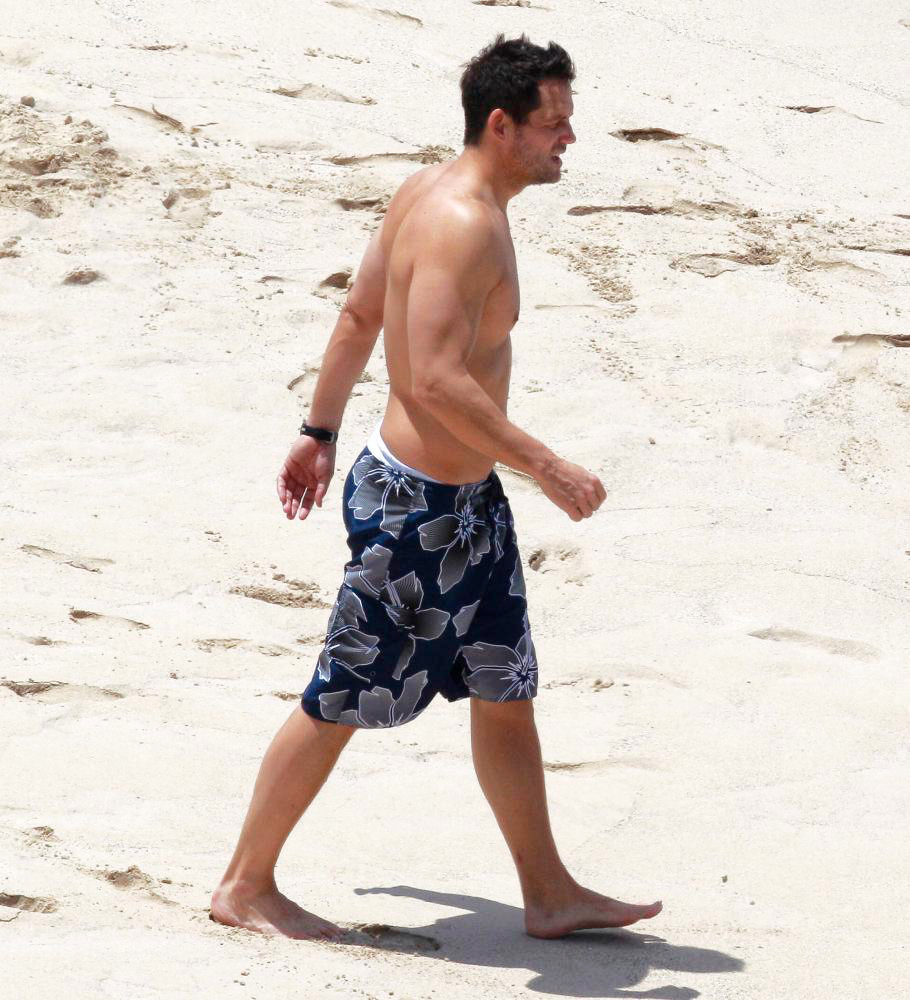 Josh Hopkins Photos | Tv Series Posters and Cast