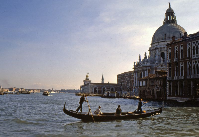 Wonderful Life of Venice, Italy in the 1980s Through Beautiful Found ...