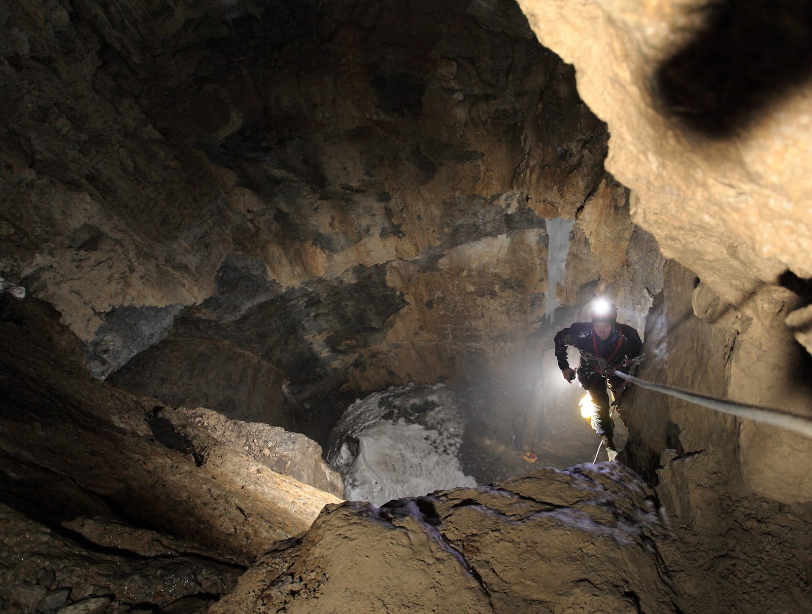 MAIN DRAIN CAVE EXPEDITION 2016, PRE-DIVE GEAR STAGE DROP - ADAM HAYDOCK