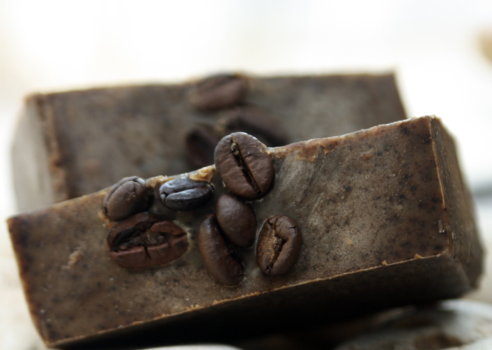 Homemade Soaps by Julicu: Coffee scrub soap / Săpun scrub cu cafea