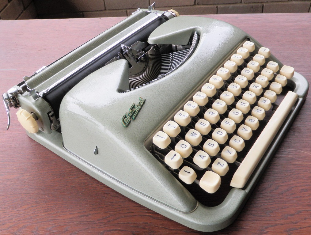 oz.Typewriter: Wagenfeld-designed Cole Steel Portable Typewriter