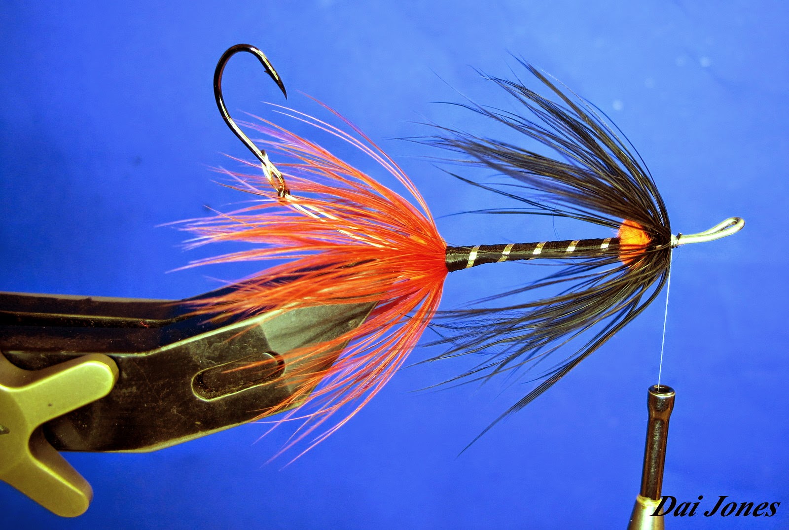 Flies step by step: Sewin ( sea trout) Night Intruder step by step.