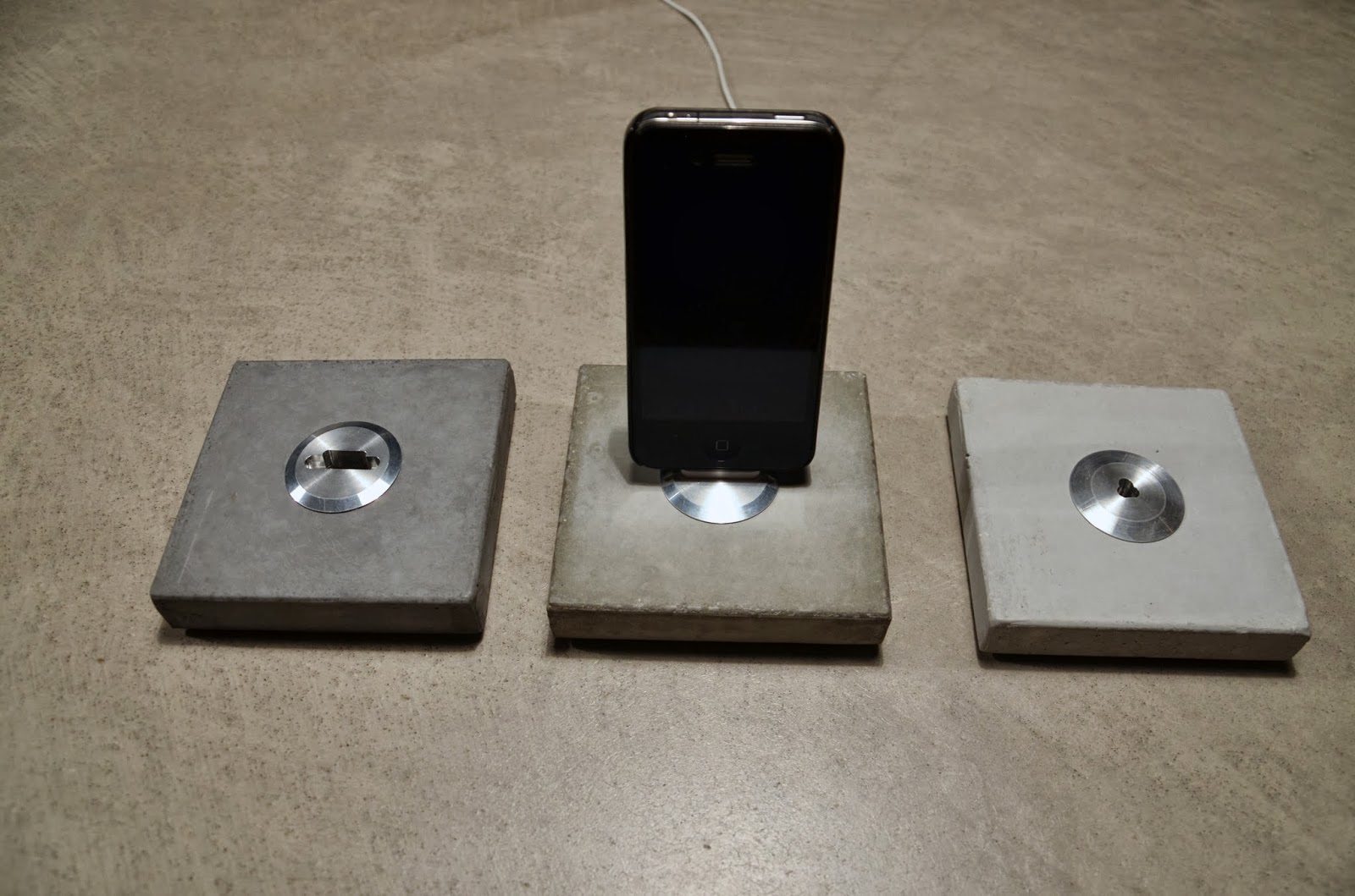 BETON CIRE Oberflächen in BETON LOOK: iPhone-Dockingstation aus Beton++ ...