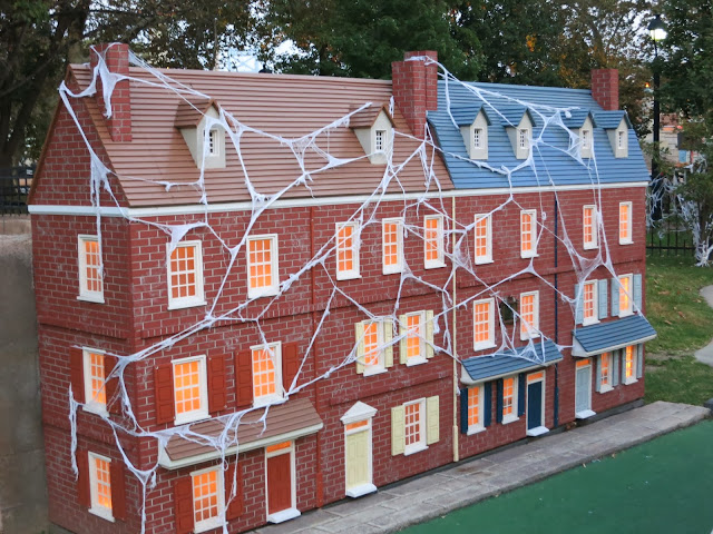 Susan's Disney Family: Spooky Mini-Golf fun at Franklin Square