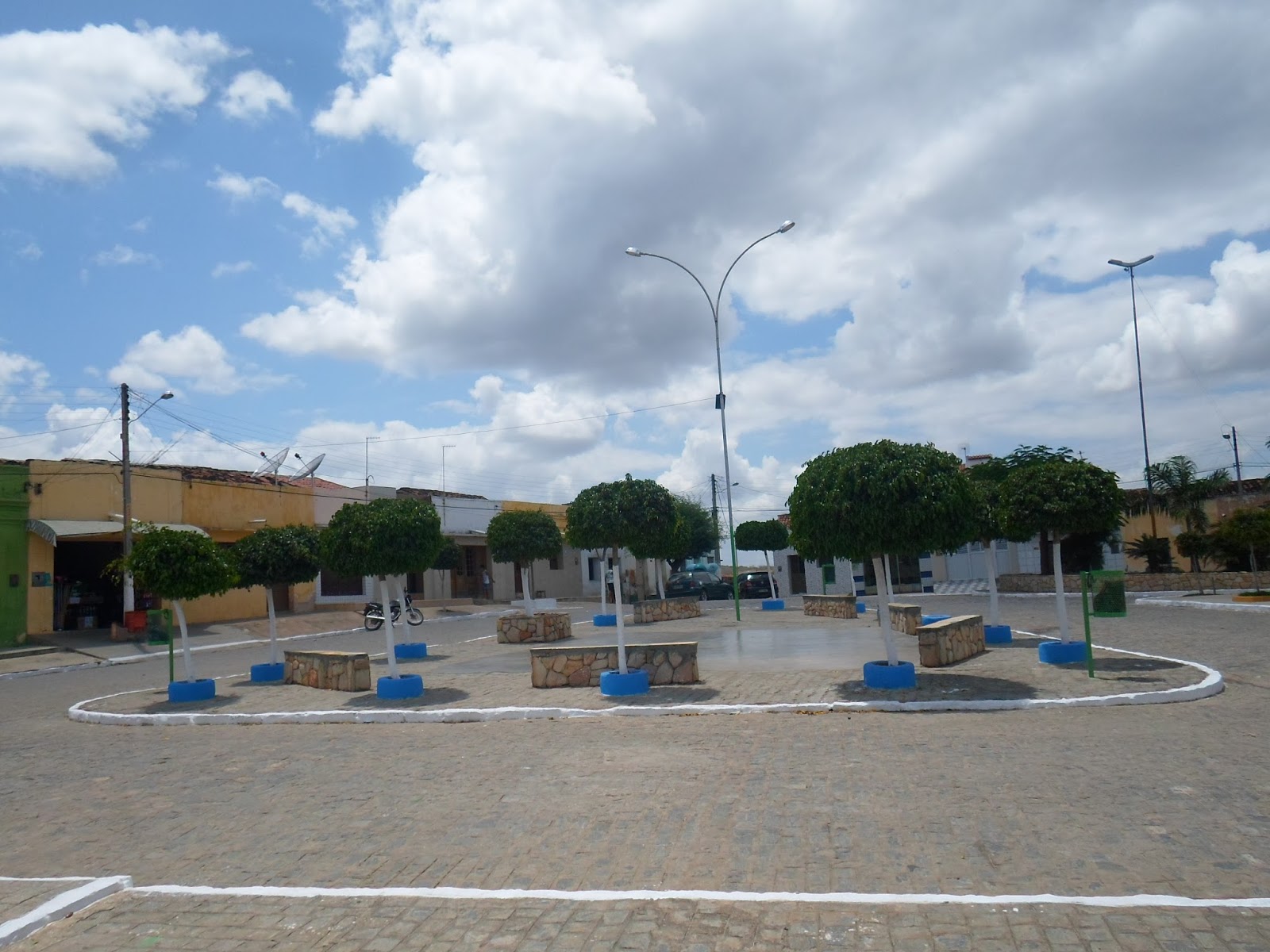 CONEXÃO CAPIBARIBE: PINTURAS DAS PRAÇAS EM POÇO FUNDO